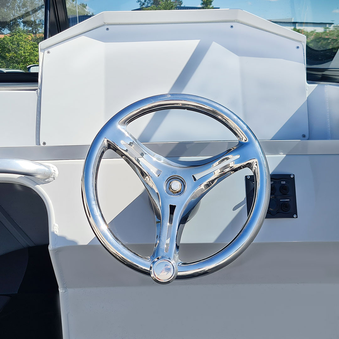 Horizon Boats :: SeaStar Hydraulic Steering